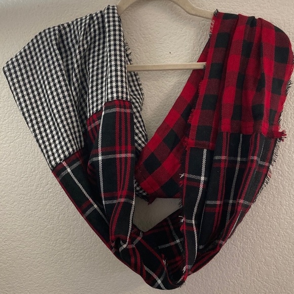 J. Jill | Accessories | J Jill Red And Black Plaid Houndstooth Circular ...